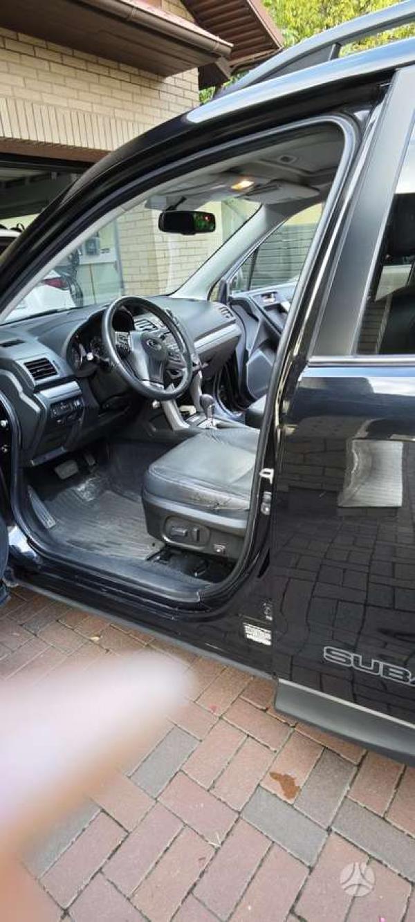 Subaru Forester 2016 in Kaunas on AUTOMOTO.COM.LV Black Subaru Forester 2016 in Kaunas, with an engine capacity of 2.50 L and mileage of 134 thousand km for 12800 €, photo 6 on AUTOMOTO.COM.LV