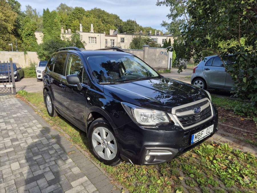 Black Subaru Forester 2016 in Vilnius, with an engine capacity of 2.00 L and mileage of 233 thousand km for 10500 €, photo 7 on AUTOMOTO.COM.LV
