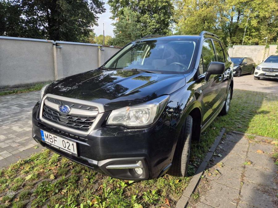 Black Subaru Forester 2016 in Vilnius, with an engine capacity of 2.00 L and mileage of 233 thousand km for 10500 €, photo 9 on AUTOMOTO.COM.LV