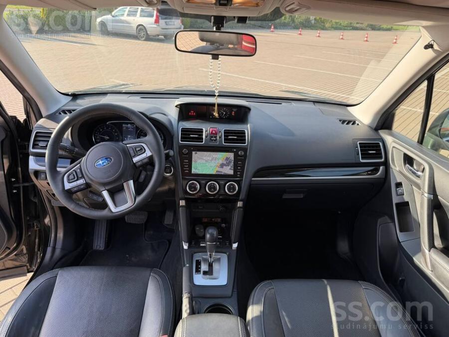 Black Subaru Forester 2017 in Riga, with an engine capacity of 2.00 L and mileage of 108 thousand km for 17900 €, photo 5 on AUTOMOTO.COM.LV