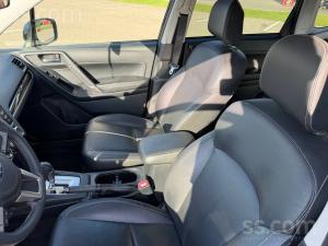 Black Subaru Forester 2017 in Riga, with an engine capacity of 2.00 L and mileage of 108 thousand km for 17900 €, photo 7 on AUTOMOTO.COM.LV