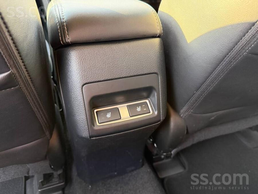 Black Subaru Forester 2017 in Riga, with an engine capacity of 2.00 L and mileage of 108 thousand km for 17900 €, photo 10 on AUTOMOTO.COM.LV
