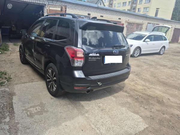 Melns Subaru Forester 2018 Viļņa, ar dzinēja tilpumu 2.00 L un nobraukumu 82 tūkst. km par 6500 €, foto 2 vietnē AUTOMOTO.COM.LV