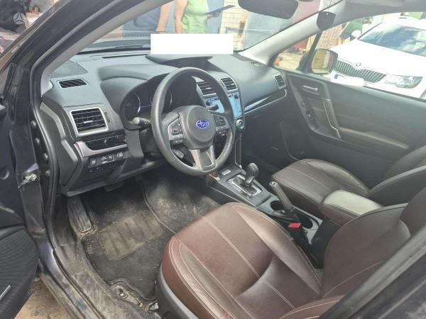 Melns Subaru Forester 2018 Viļņa, ar dzinēja tilpumu 2.00 L un nobraukumu 82 tūkst. km par 6500 €, foto 4 vietnē AUTOMOTO.COM.LV