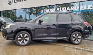 Black Subaru Forester 2019 in Riga, with an engine capacity of 2.00 L and mileage of 63 thousand km for 14100 €, photo 3 on AUTOMOTO.COM.LV