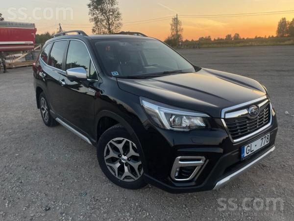 Black Subaru Forester 2020 in Riga, with an engine capacity of 2.00 L and mileage of 110 thousand km for 18100 €, photo 2 on AUTOMOTO.COM.LV