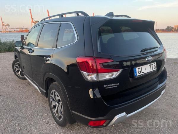 Black Subaru Forester 2020 in Riga, with an engine capacity of 2.00 L and mileage of 110 thousand km for 18100 €, photo 3 on AUTOMOTO.COM.LV