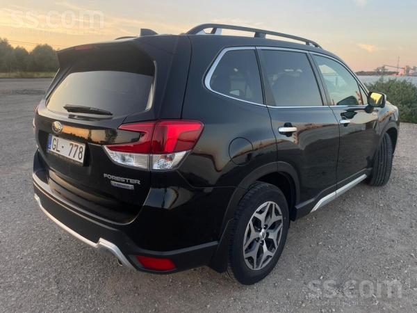 Black Subaru Forester 2020 in Riga, with an engine capacity of 2.00 L and mileage of 110 thousand km for 18100 €, photo 4 on AUTOMOTO.COM.LV