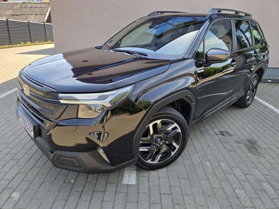 Black Subaru Forester 2025 in Utena, with an engine capacity of 2.00 L and mileage of 6 thousand km for 26500 €, photo 1 on AUTOMOTO.COM.LV
