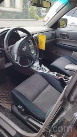 Melns Subaru Forester 2007 Rīga, ar dzinēja tilpumu 2.00 L un nobraukumu 323 tūkst. km par 400 €, foto 5 vietnē AUTOMOTO.COM.LV