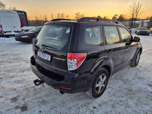 Black Subaru Forester 2012 in Utena, with an engine capacity of 2.00 L and mileage of 214 thousand km for 6300 €, photo 5 on AUTOMOTO.COM.LV