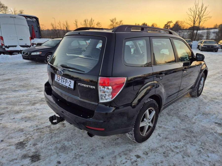 Black Subaru Forester 2012 in Utena, with an engine capacity of 2.00 L and mileage of 214 thousand km for 6300 €, photo 5 on AUTOMOTO.COM.LV