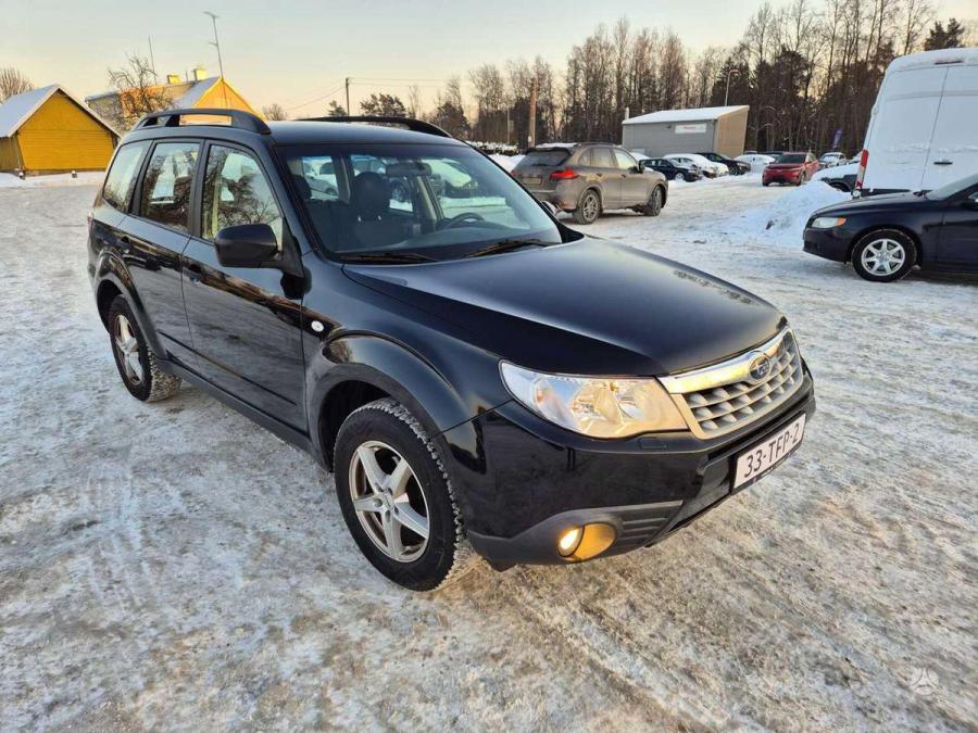 Black Subaru Forester 2012 in Utena, with an engine capacity of 2.00 L and mileage of 214 thousand km for 6300 €, photo 7 on AUTOMOTO.COM.LV