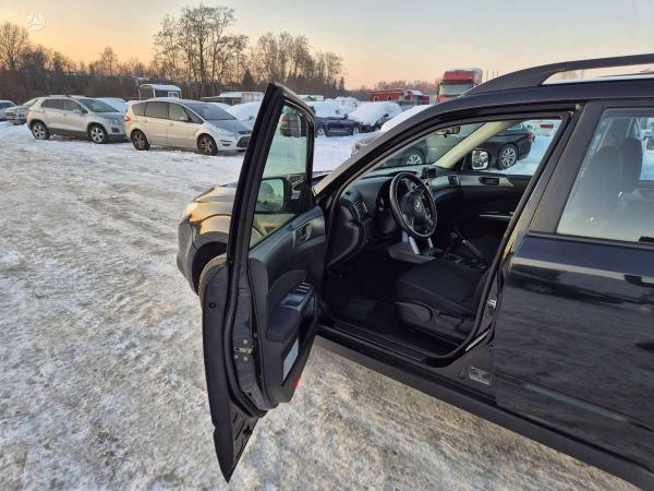 Black Subaru Forester 2012 in Utena, with an engine capacity of 2.00 L and mileage of 214 thousand km for 6300 €, photo 9 on AUTOMOTO.COM.LV