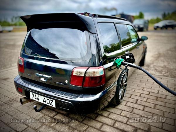 Melns Subaru Forester 2000 Tallina, ar dzinēja tilpumu 2.00 L un nobraukumu 304 tūkst. km par 7999 €, foto 1 vietnē AUTOMOTO.COM.LV
