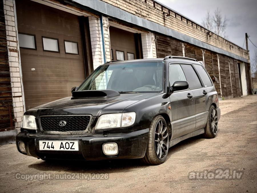 Черный Субару Форестер 2000 в Таллин, объемом двигателя 2.00 л и пробегом 304 тыс. км за 7999 €, фото 3 на AUTOMOTO.COM.LV