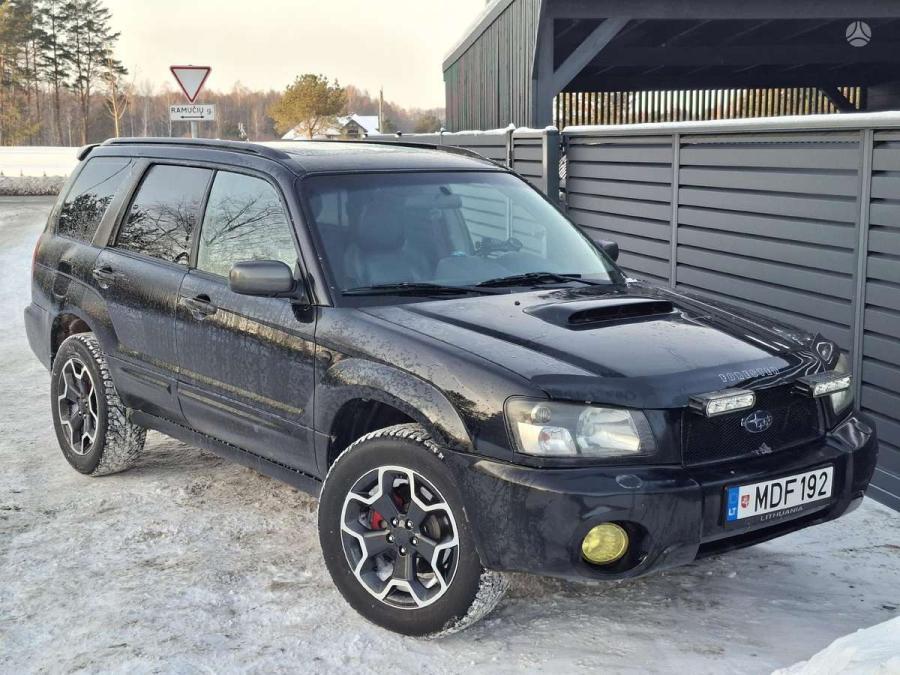 Melns Subaru Forester 2004 Šilutė, ar dzinēja tilpumu 2.50 L un nobraukumu 290 tūkst. km par 3750 €, foto 1 vietnē AUTOMOTO.COM.LV