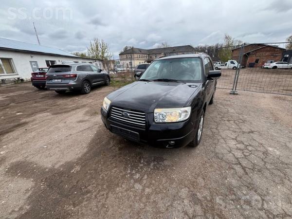 Black Subaru Forester 2006 in Daugavpils, with an engine capacity of 2.00 L and mileage of 180 thousand km for 1200 €, photo 1 on AUTOMOTO.COM.LV