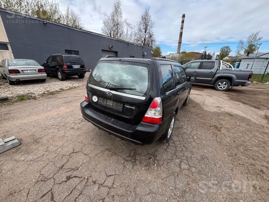 Black Subaru Forester 2006 in Daugavpils, with an engine capacity of 2.00 L and mileage of 180 thousand km for 1200 €, photo 3 on AUTOMOTO.COM.LV