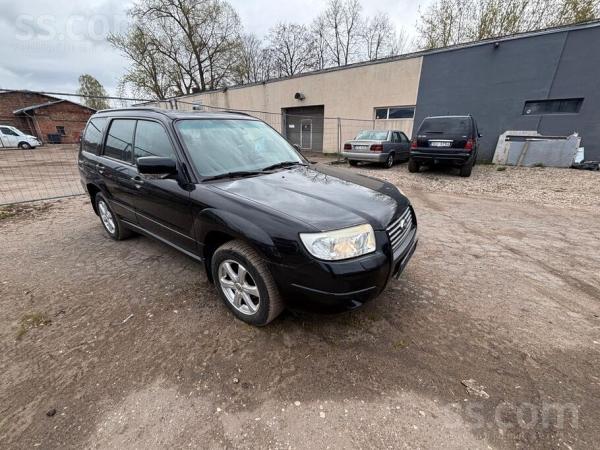 Black Subaru Forester 2006 in Daugavpils, with an engine capacity of 2.00 L and mileage of 180 thousand km for 1200 €, photo 5 on AUTOMOTO.COM.LV