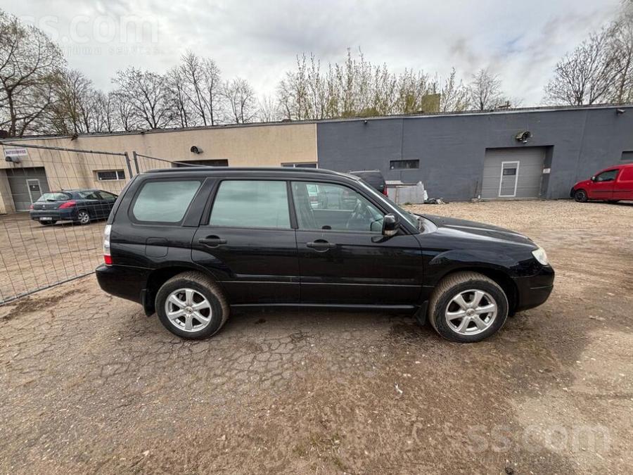 Black Subaru Forester 2006 in Daugavpils, with an engine capacity of 2.00 L and mileage of 180 thousand km for 1200 €, photo 7 on AUTOMOTO.COM.LV