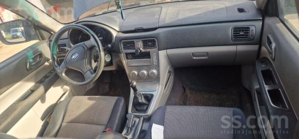 Black Subaru Forester 2006 in Riga, with an engine capacity of 2.00 L and mileage of 372 thousand km for 1300 €, photo 3 on AUTOMOTO.COM.LV