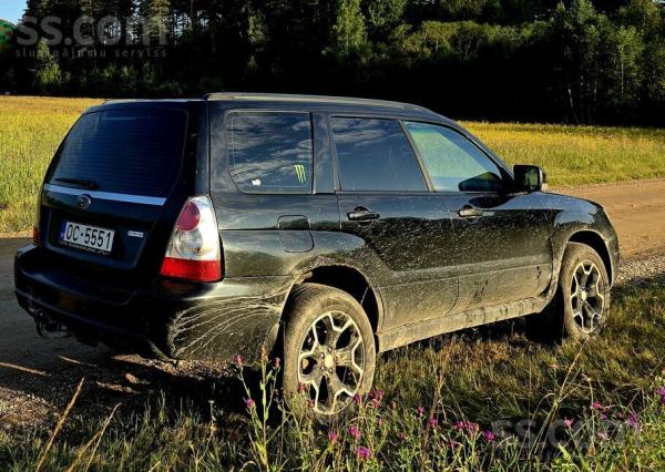 Black Subaru Forester 2006 in Riga, with an engine capacity of 2.00 L and mileage of 372 thousand km for 1300 €, photo 5 on AUTOMOTO.COM.LV