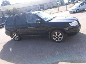 Melns Subaru Forester 2006 Plungė, ar dzinēja tilpumu 2.50 L un nobraukumu 180 tūkst. km par 1000 €, foto  vietnē AUTOMOTO.COM.LV