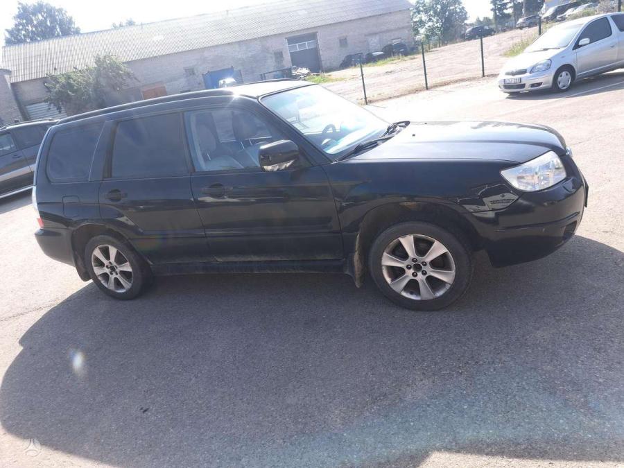 Melns Subaru Forester 2006 Plungė, ar dzinēja tilpumu 2.50 L un nobraukumu 180 tūkst. km par 1000 €, foto 1 vietnē AUTOMOTO.COM.LV
