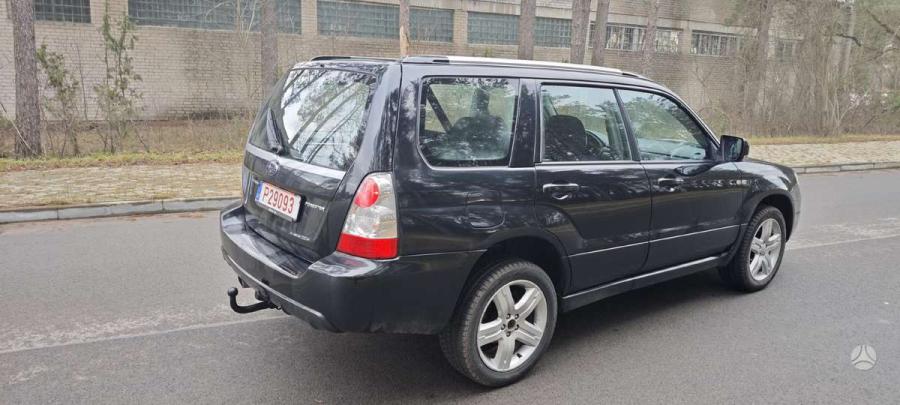 Black Subaru Forester 2007 in Varena, with an engine capacity of 2.50 L and mileage of 283 thousand km for 4500 €, photo 5 on AUTOMOTO.COM.LV