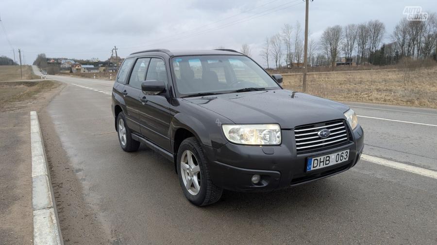 Black Subaru Forester 2007 in Jonava, with an engine capacity of 2.00 L and mileage of 234 thousand km for 3400 €, photo 1 on AUTOMOTO.COM.LV