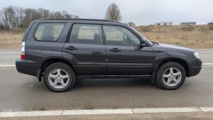 Black Subaru Forester 2007 in Jonava, with an engine capacity of 2.00 L and mileage of 234 thousand km for 3400 €, photo 3 on AUTOMOTO.COM.LV