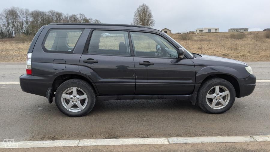 Black Subaru Forester 2007 in Jonava, with an engine capacity of 2.00 L and mileage of 234 thousand km for 3400 €, photo 3 on AUTOMOTO.COM.LV