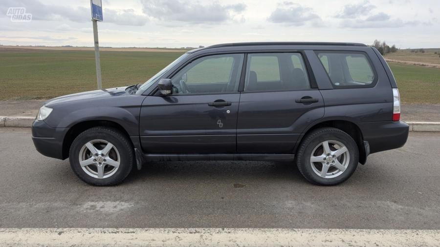 Black Subaru Forester 2007 in Jonava, with an engine capacity of 2.00 L and mileage of 234 thousand km for 3400 €, photo 4 on AUTOMOTO.COM.LV