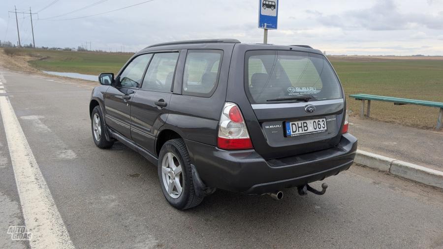 Black Subaru Forester 2007 in Jonava, with an engine capacity of 2.00 L and mileage of 234 thousand km for 3400 €, photo 5 on AUTOMOTO.COM.LV