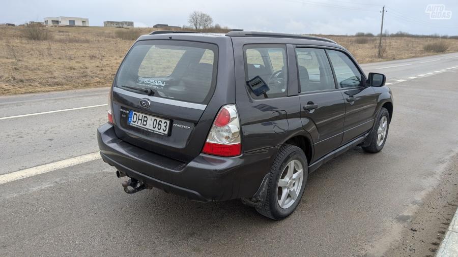 Black Subaru Forester 2007 in Jonava, with an engine capacity of 2.00 L and mileage of 234 thousand km for 3400 €, photo 6 on AUTOMOTO.COM.LV