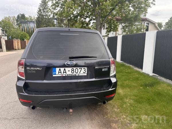 Melns Subaru Forester 2010 Jūrmala, ar dzinēja tilpumu 2.00 L un nobraukumu 270 tūkst. km par 3000 €, foto 2 vietnē AUTOMOTO.COM.LV