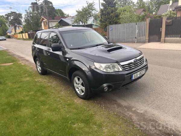 Melns Subaru Forester 2010 Jūrmala, ar dzinēja tilpumu 2.00 L un nobraukumu 270 tūkst. km par 3000 €, foto 3 vietnē AUTOMOTO.COM.LV