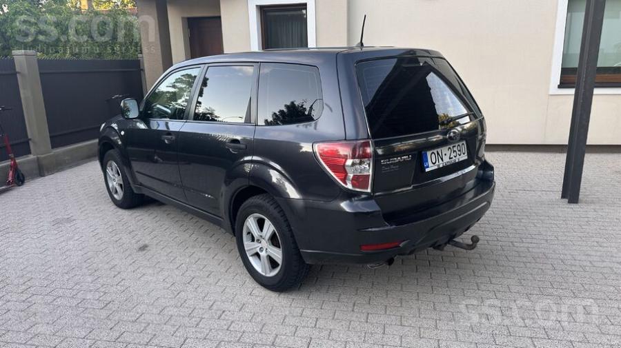 Melns Subaru Forester 2010 Jūrmala, ar dzinēja tilpumu 2.00 L un nobraukumu 270 tūkst. km par 4300 €, foto 3 vietnē AUTOMOTO.COM.LV