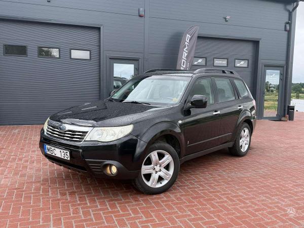 Melns Subaru Forester 2010 Druskininkai, ar dzinēja tilpumu 2.50 L un nobraukumu 236 tūkst. km par 4590 €, foto 1 vietnē AUTOMOTO.COM.LV