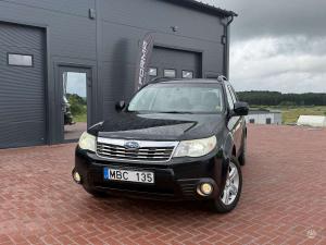 Black Subaru Forester 2010 in Druskininkai, with an engine capacity of 2.50 L and mileage of 236 thousand km for 4590 €, photo 3 on AUTOMOTO.COM.LV