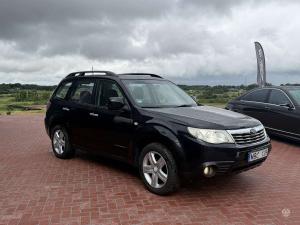 Black Subaru Forester 2010 in Druskininkai, with an engine capacity of 2.50 L and mileage of 236 thousand km for 4590 €, photo 5 on AUTOMOTO.COM.LV