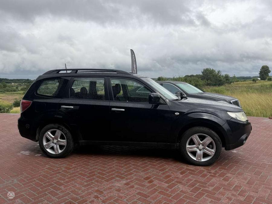 Black Subaru Forester 2010 in Druskininkai, with an engine capacity of 2.50 L and mileage of 236 thousand km for 4590 €, photo 6 on AUTOMOTO.COM.LV