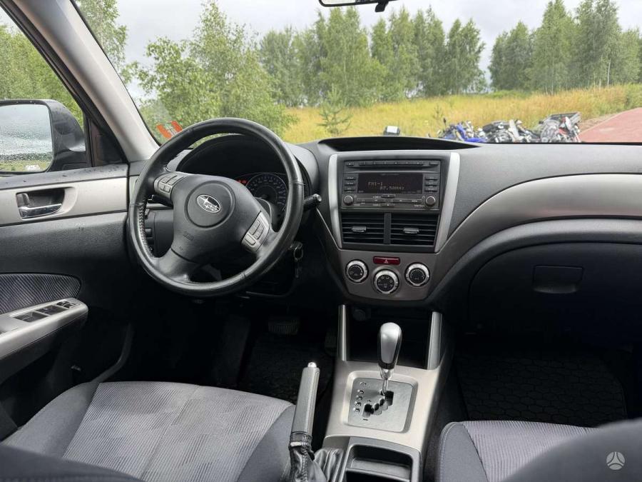 Black Subaru Forester 2010 in Druskininkai, with an engine capacity of 2.50 L and mileage of 236 thousand km for 4590 €, photo 13 on AUTOMOTO.COM.LV
