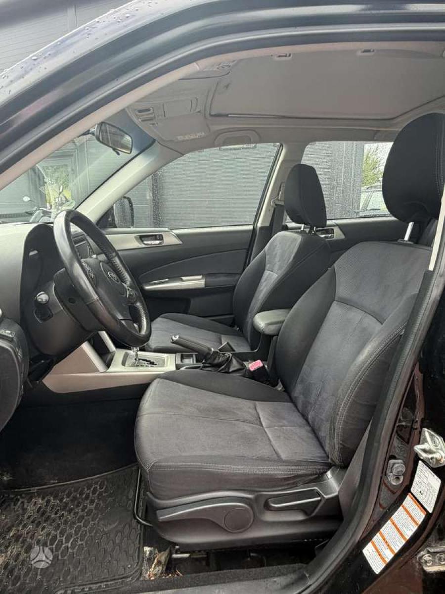 Black Subaru Forester 2010 in Druskininkai, with an engine capacity of 2.50 L and mileage of 236 thousand km for 4590 €, photo 19 on AUTOMOTO.COM.LV