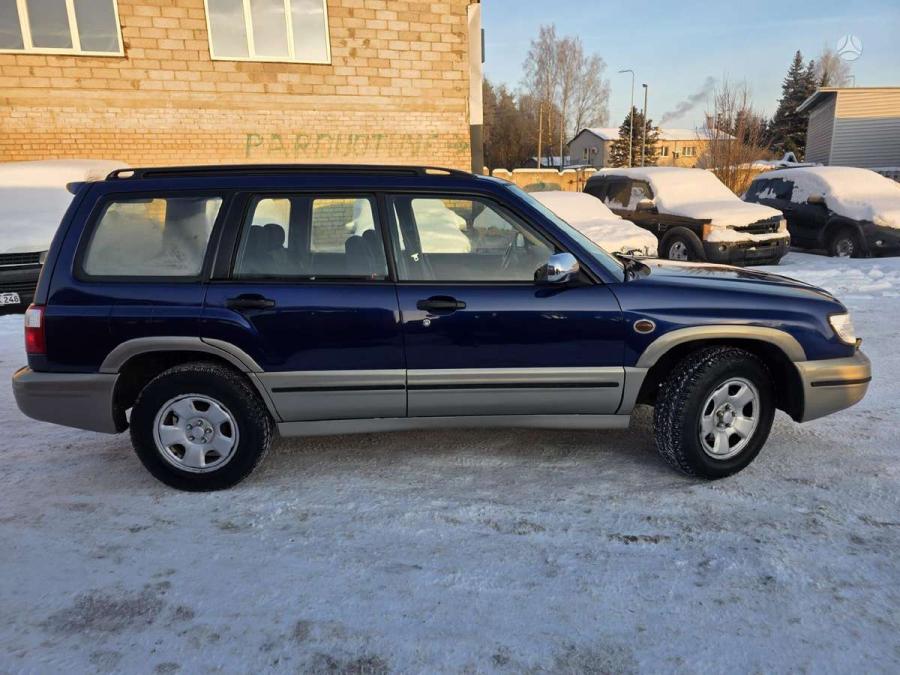Blue Subaru Forester 2000 in Utena, with an engine capacity of 2.00 L and mileage of 235 thousand km for 2950 €, photo 2 on AUTOMOTO.COM.LV