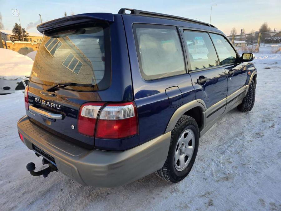 Blue Subaru Forester 2000 in Utena, with an engine capacity of 2.00 L and mileage of 235 thousand km for 2950 €, photo 3 on AUTOMOTO.COM.LV