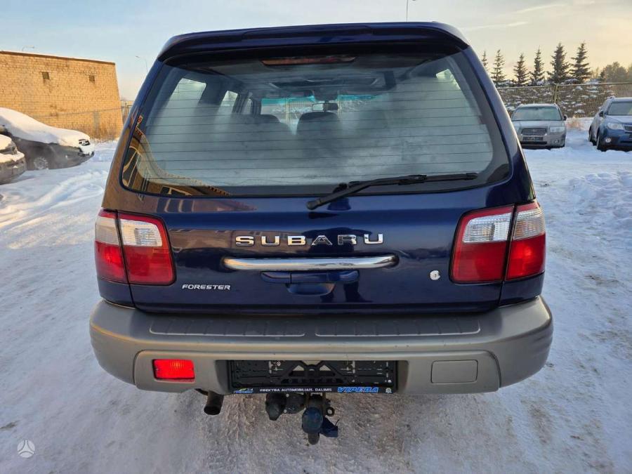 Blue Subaru Forester 2000 in Utena, with an engine capacity of 2.00 L and mileage of 235 thousand km for 2950 €, photo 4 on AUTOMOTO.COM.LV