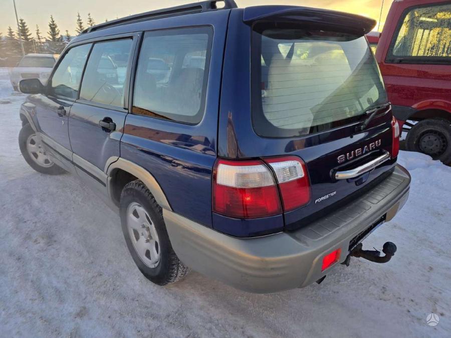 Blue Subaru Forester 2000 in Utena, with an engine capacity of 2.00 L and mileage of 235 thousand km for 2950 €, photo 5 on AUTOMOTO.COM.LV