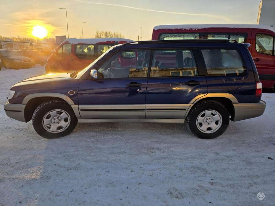 Blue Subaru Forester 2000 in Utena, with an engine capacity of 2.00 L and mileage of 235 thousand km for 2950 €, photo 6 on AUTOMOTO.COM.LV